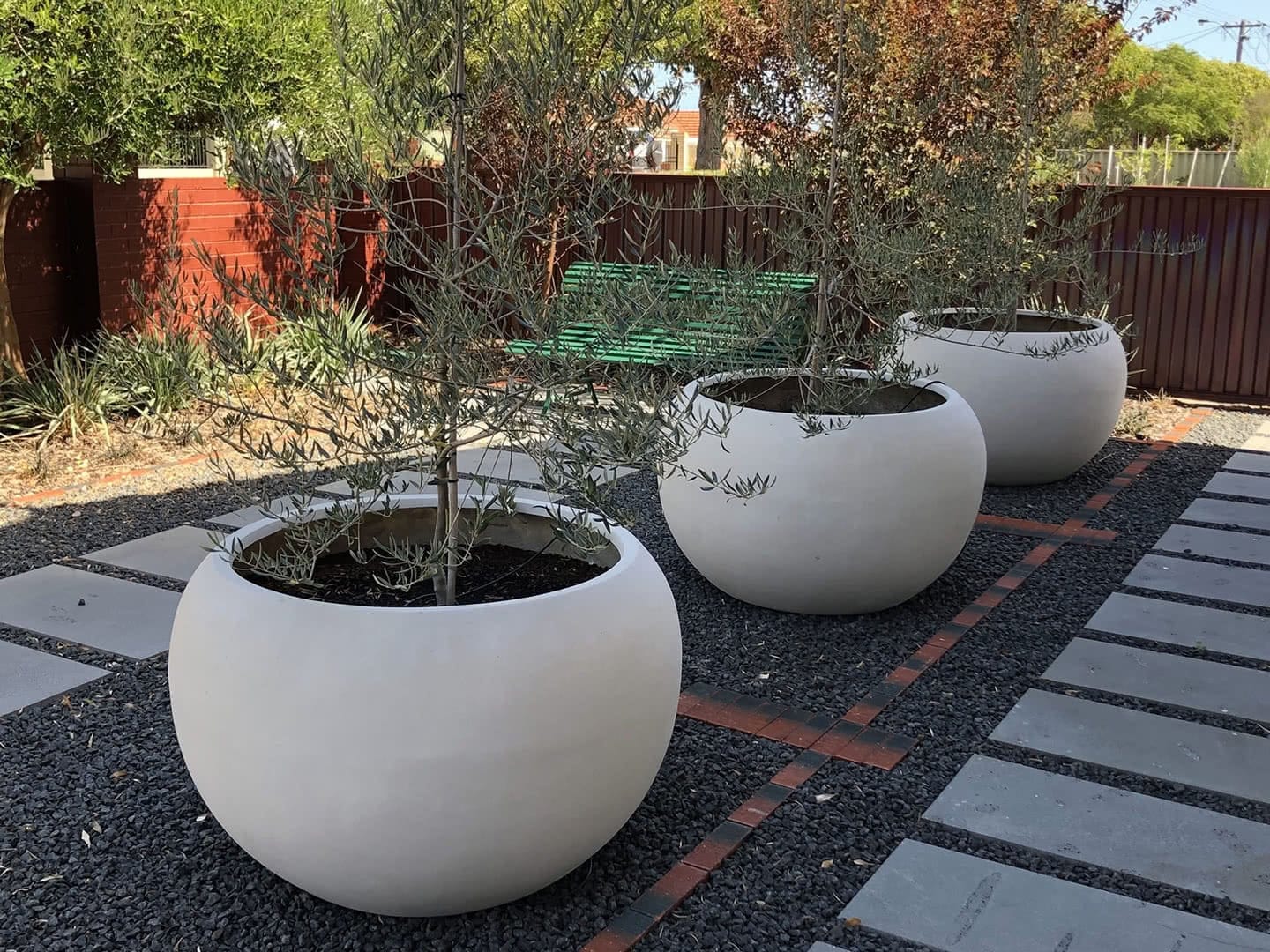 Ball Planter: Modern Design & Stability in Polystone Resin